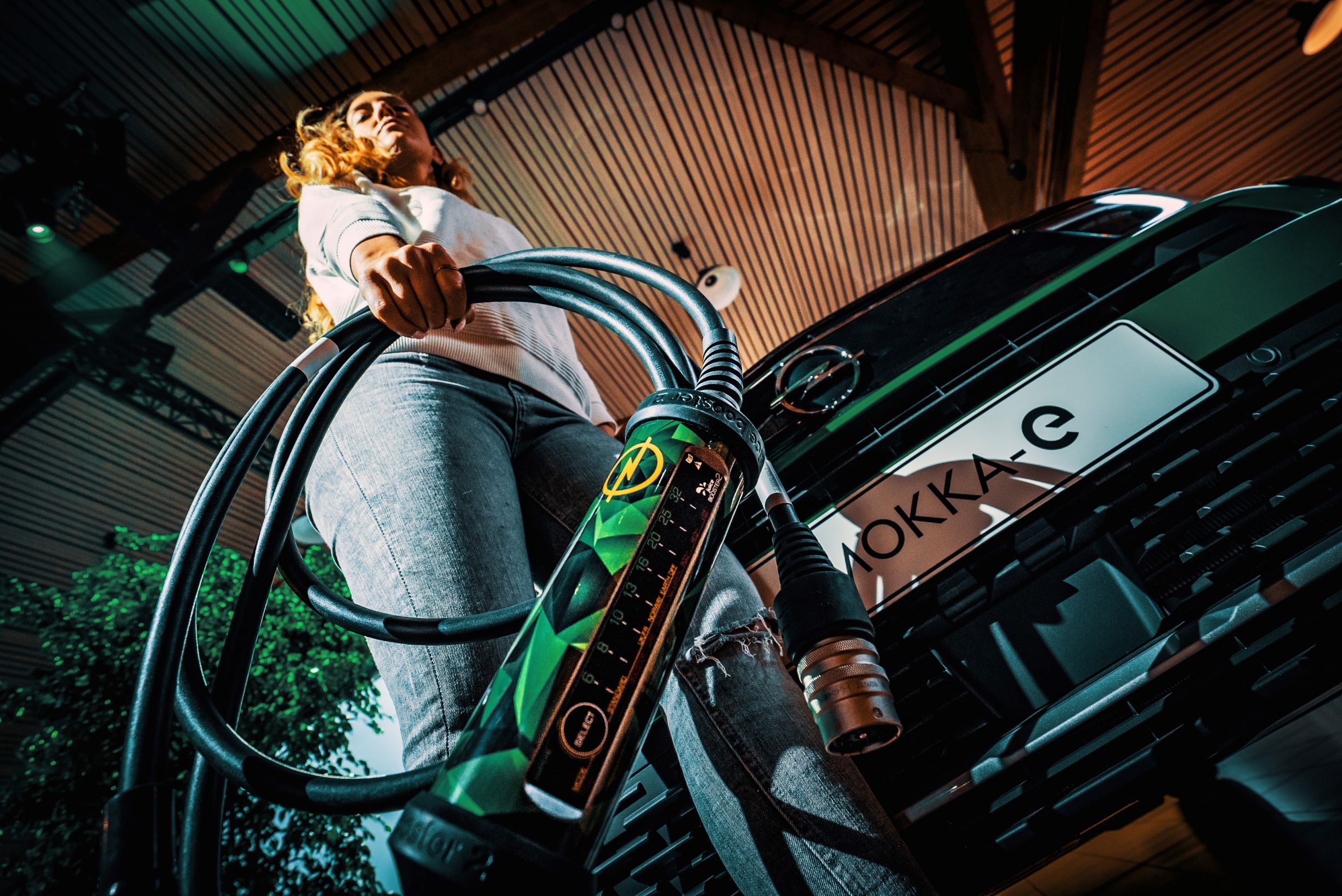 Το Opel Universal Charger απλοποιεί την ηλεκτροκίνηση - FleetNews