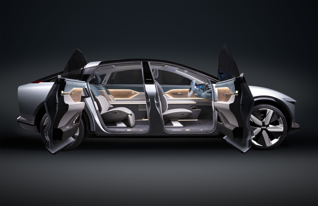 ΤΗΚ LSR-05: Ηλεκτρικό με τετραδιεύθυνση και ασύρματη φόρτιση - FleetNews