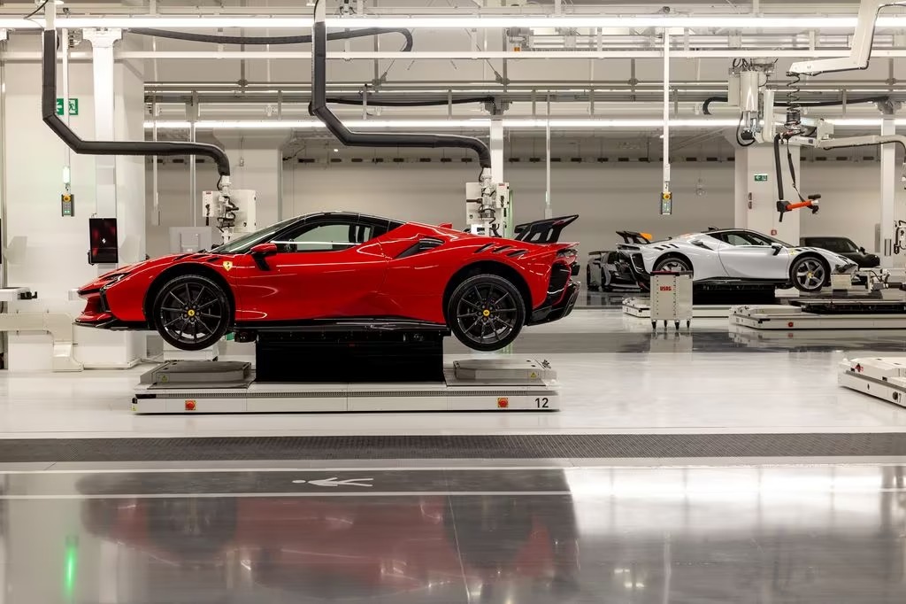 Ferrari: Η πρώτη ηλεκτρική "ξαναβάζει" τη θρυλική εταιρεία στην Κίνα ...