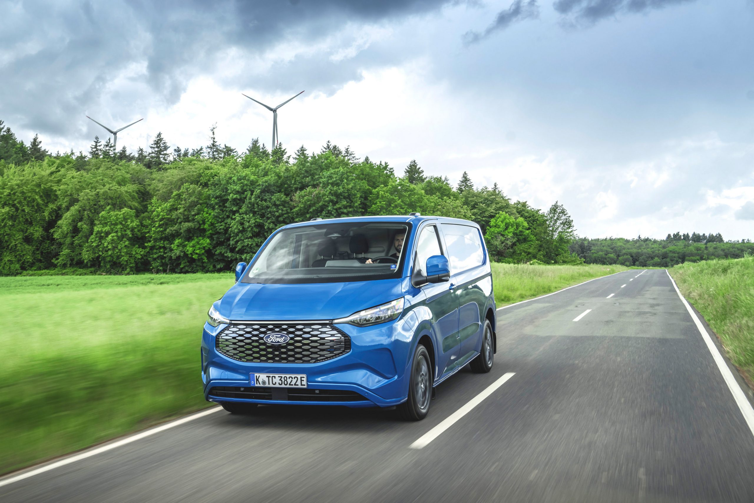 Νέο Ford E-Transit Custom: Διαθέσιμο στην Ελλάδα με προνομιακά ...
