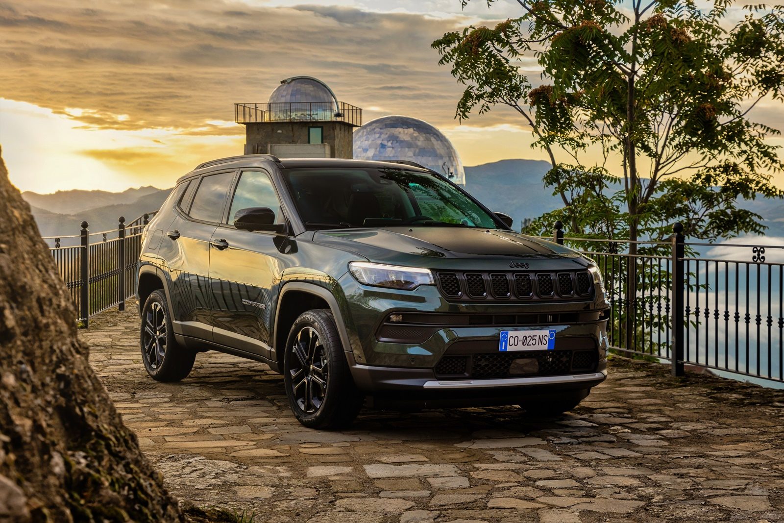 Jeep Compass PHEV 4xe: Mε τιμή €37.500 - Όφελος €10.000 και πολύ ...