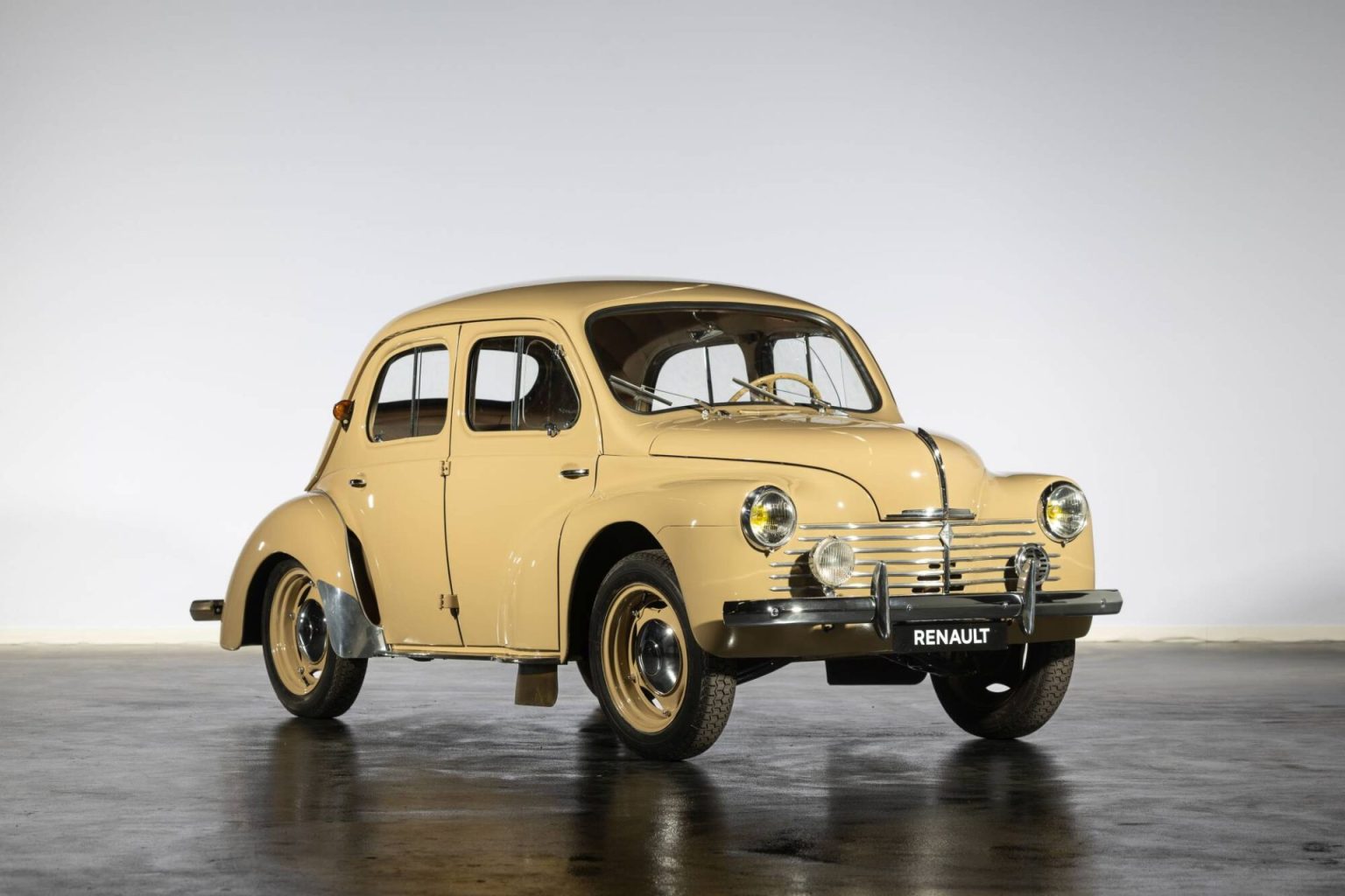 Renault - Artcurial Motorcars: Δημοπρασία 100 ιστορικών οχημάτων ...
